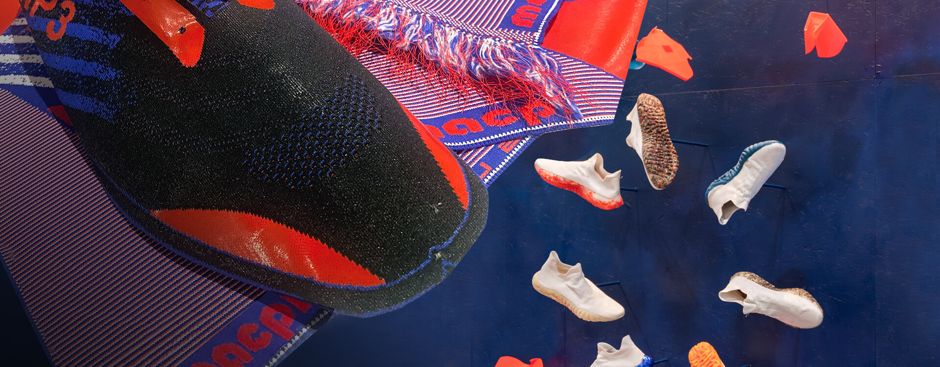 Circular electronic knitting machines seamlesswear, Santoni.