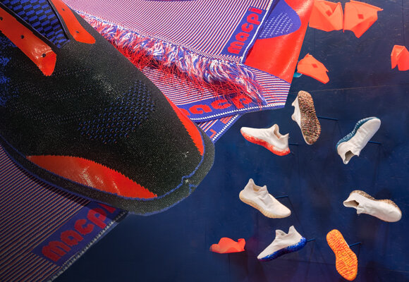 Circular electronic knitting machines seamlesswear, Santoni.